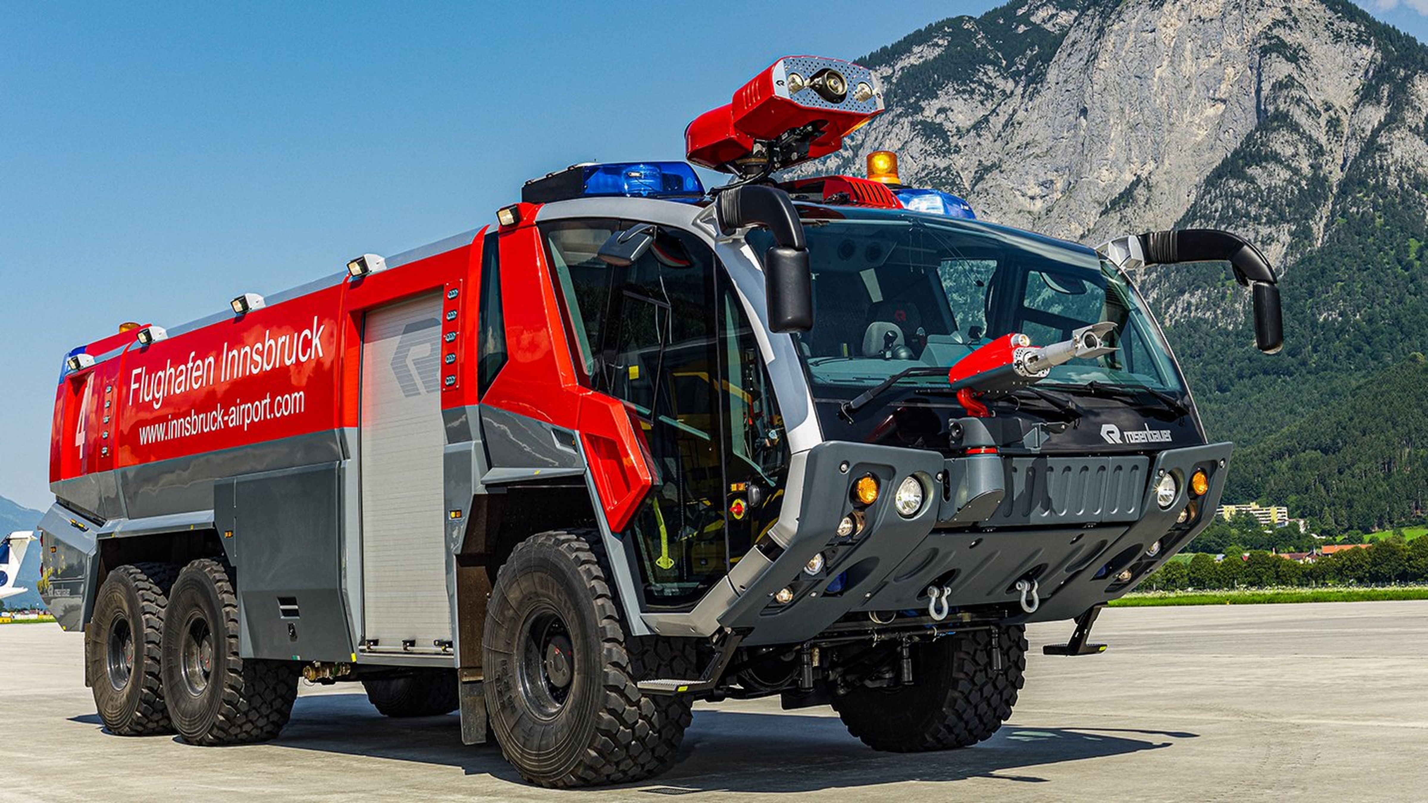 30 Years PANTHER | Approach with a kick